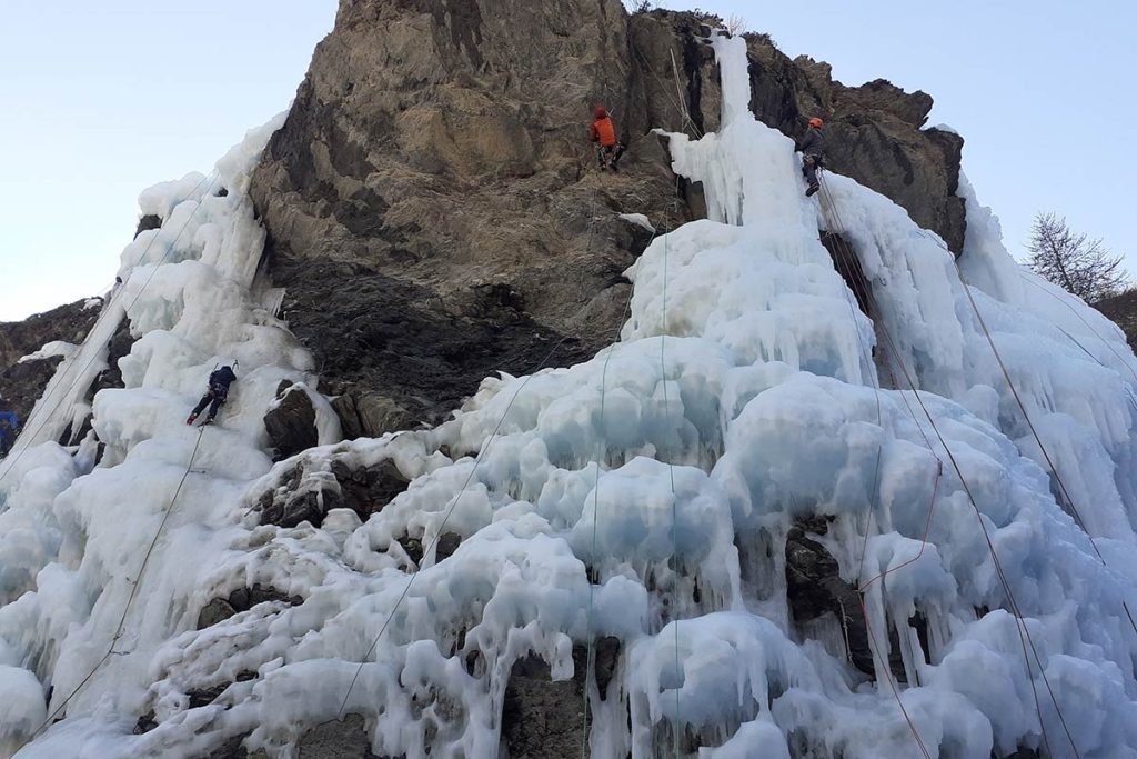 2025 Youth Ice Climbing Camp - UIAA
